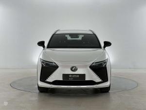 Melns Lexus RZ 300e 2025 Viļņa, ar dzinēja tilpumu 0.00 L un nobraukumu 19 tūkst. km par 39900 €, foto 6 vietnē AUTOMOTO.COM.LV