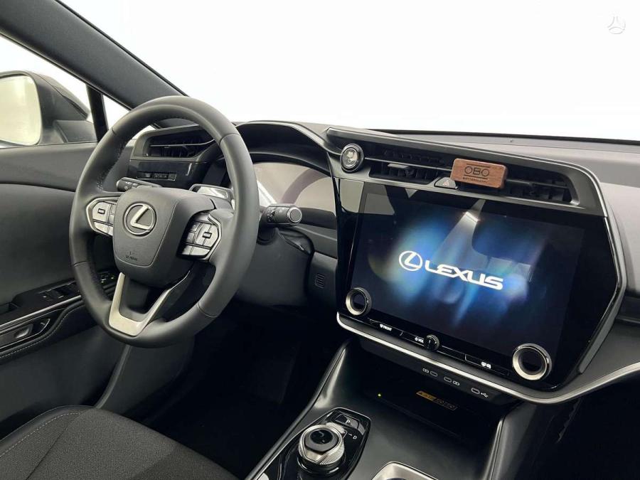 Melns Lexus RZ 300e 2025 Viļņa, ar dzinēja tilpumu 0.00 L un nobraukumu 19 tūkst. km par 39900 €, foto 15 vietnē AUTOMOTO.COM.LV