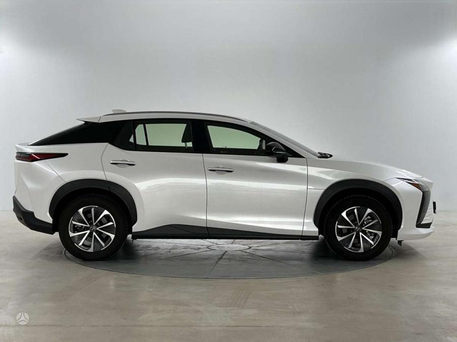 Melns Lexus RZ 300e 2025 Viļņa, ar dzinēja tilpumu 0.00 L un nobraukumu 19 tūkst. km par 39900 €, foto 17 vietnē AUTOMOTO.COM.LV