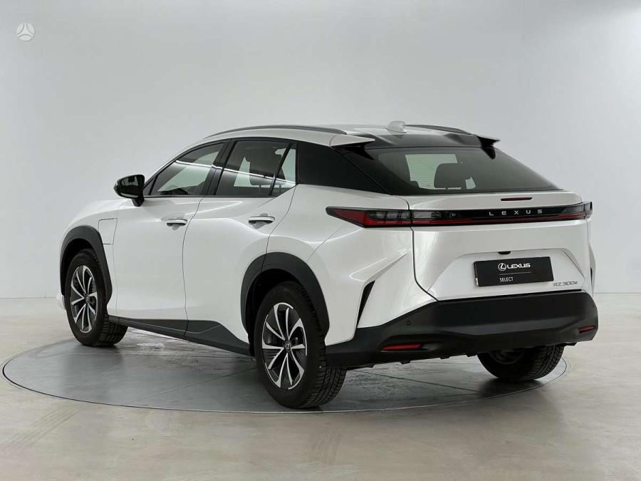 Melns Lexus RZ 300e 2025 Viļņa, ar dzinēja tilpumu 0.00 L un nobraukumu 19 tūkst. km par 39900 €, foto 18 vietnē AUTOMOTO.COM.LV