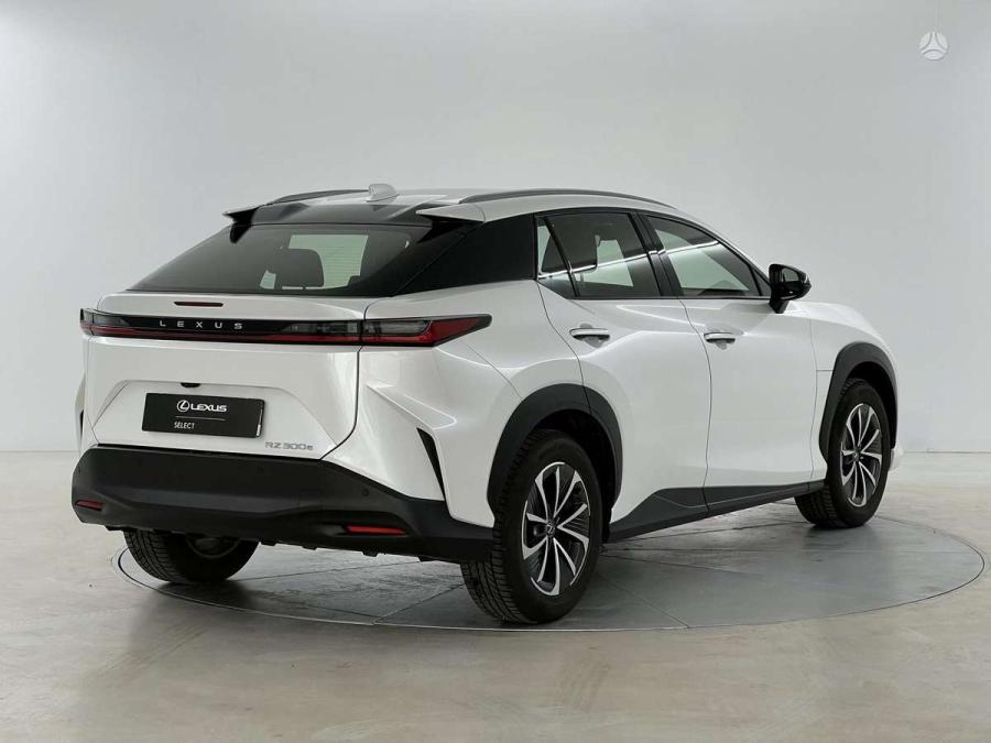 Melns Lexus RZ 300e 2025 Viļņa, ar dzinēja tilpumu 0.00 L un nobraukumu 19 tūkst. km par 39900 €, foto 21 vietnē AUTOMOTO.COM.LV