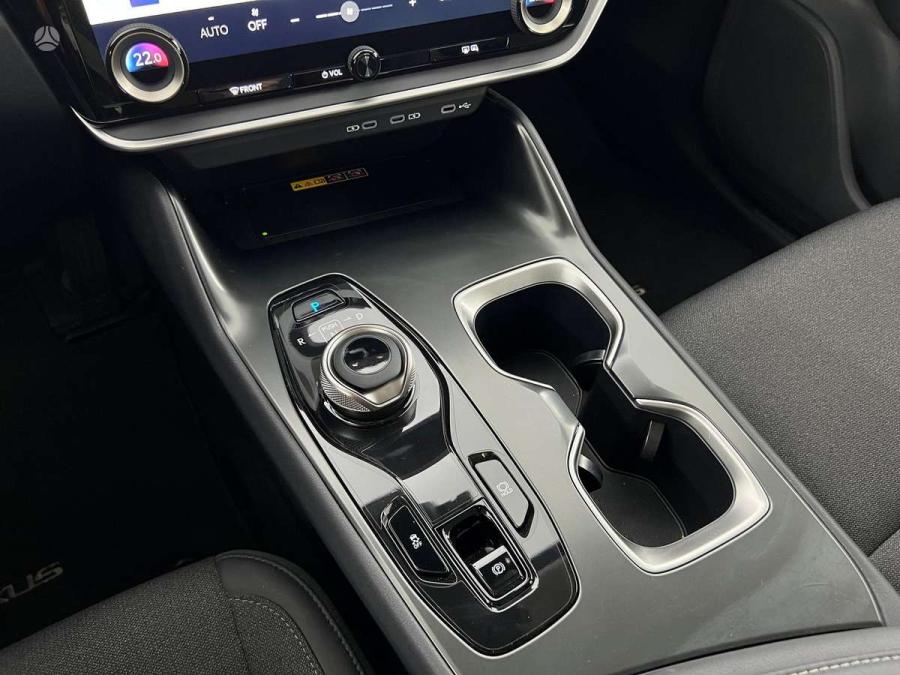 Melns Lexus RZ 300e 2025 Viļņa, ar dzinēja tilpumu 0.00 L un nobraukumu 19 tūkst. km par 39900 €, foto 24 vietnē AUTOMOTO.COM.LV