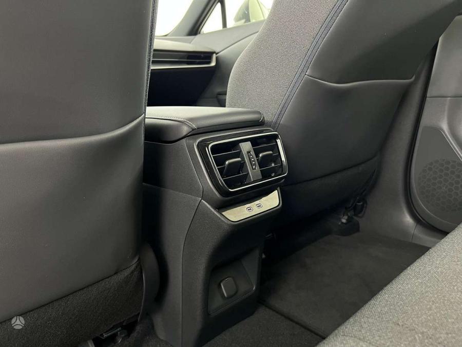 Melns Lexus RZ 300e 2025 Viļņa, ar dzinēja tilpumu 0.00 L un nobraukumu 19 tūkst. km par 39900 €, foto 26 vietnē AUTOMOTO.COM.LV