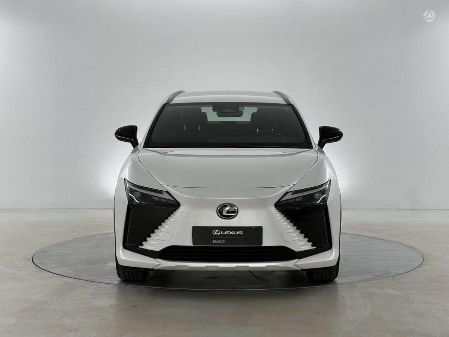 Black Lexus RZ 300e 2025 in Vilnius, with an engine capacity of 0.00 L and mileage of 19 thousand km for 39900 €, photo 6 on AUTOMOTO.COM.LV