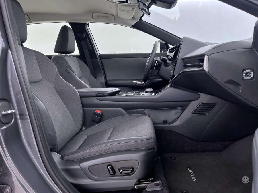 Grey Lexus RZ 300e 2025 in Vilnius, with an engine capacity of 0.00 L and mileage of 27 thousand km for 44900 €, photo 7 on AUTOMOTO.COM.LV