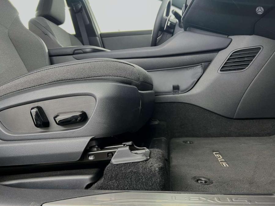 Grey Lexus RZ 300e 2025 in Vilnius, with an engine capacity of 0.00 L and mileage of 27 thousand km for 44900 €, photo 25 on AUTOMOTO.COM.LV