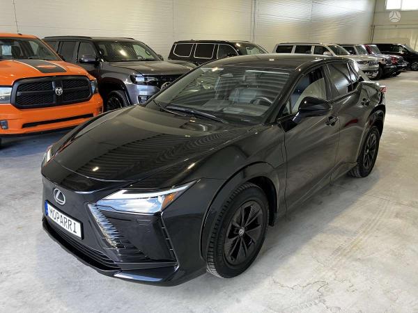 Melns Lexus RZ 450e 2023 Klaipėda, ar dzinēja tilpumu 0.00 L un nobraukumu 50 tūkst. km par 41500 €, foto 2 vietnē AUTOMOTO.COM.LV