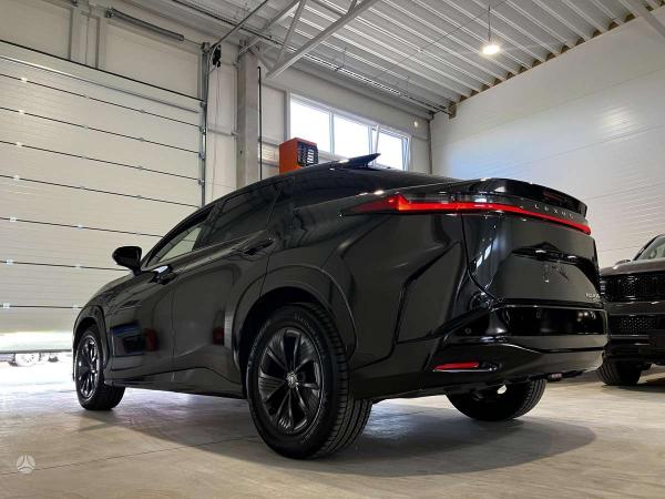 Melns Lexus RZ 450e 2023 Klaipėda, ar dzinēja tilpumu 0.00 L un nobraukumu 50 tūkst. km par 41500 €, foto 5 vietnē AUTOMOTO.COM.LV