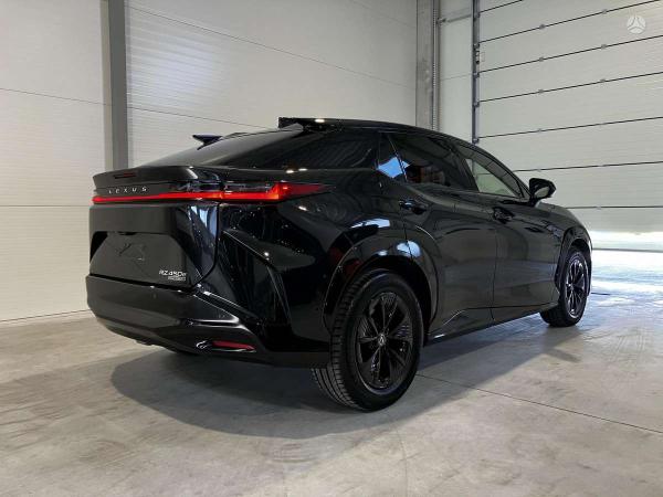 Melns Lexus RZ 450e 2023 Klaipėda, ar dzinēja tilpumu 0.00 L un nobraukumu 50 tūkst. km par 41500 €, foto 4 vietnē AUTOMOTO.COM.LV