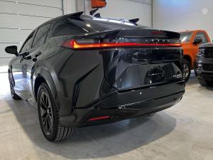 Черный Лексус RZ 450e 2023 в Клайпеда, объемом двигателя 0.00 л и пробегом 50 тыс. км за 41500 €, фото 9 на AUTOMOTO.COM.LV