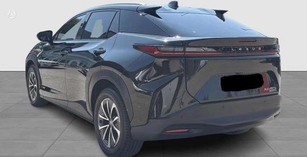 Black Lexus RZ 450e 2023 in Vilnius, with an engine capacity of 0.00 L and mileage of 33 thousand km for 41000 €, photo 5 on AUTOMOTO.COM.LV