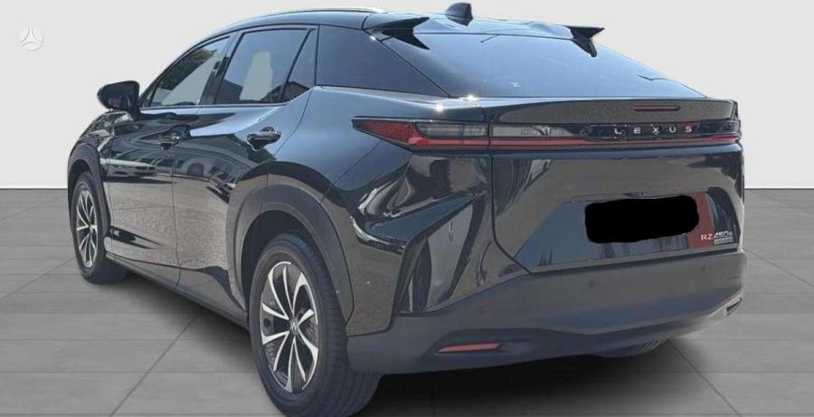 Black Lexus RZ 450e 2023 in Vilnius, with an engine capacity of 0.00 L and mileage of 33 thousand km for 41000 €, photo 6 on AUTOMOTO.COM.LV