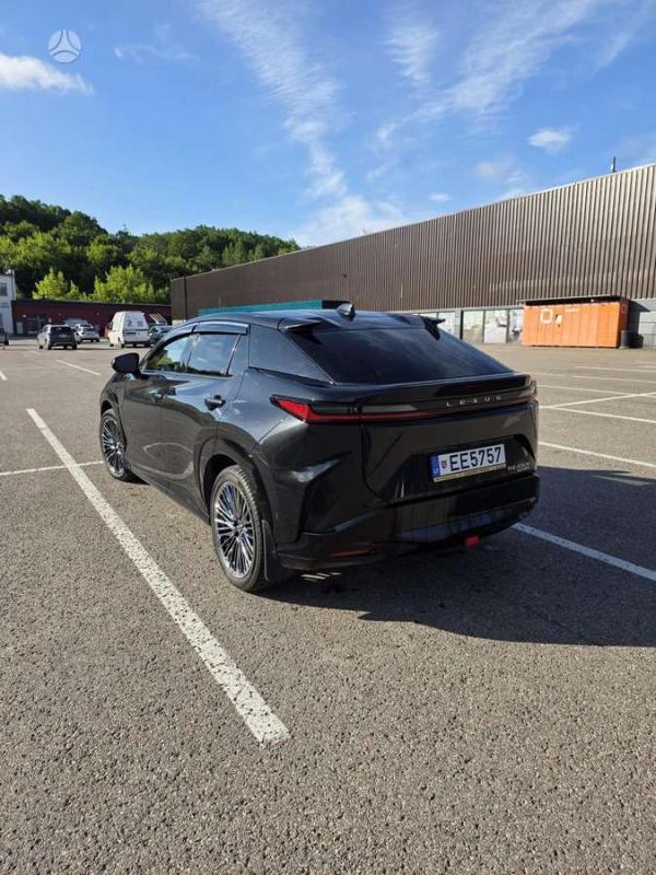 Black Lexus RZ 450e 2024 in Vilnius, with an engine capacity of 0.00 L and mileage of 55 thousand km for 45500 €, photo 3 on AUTOMOTO.COM.LV
