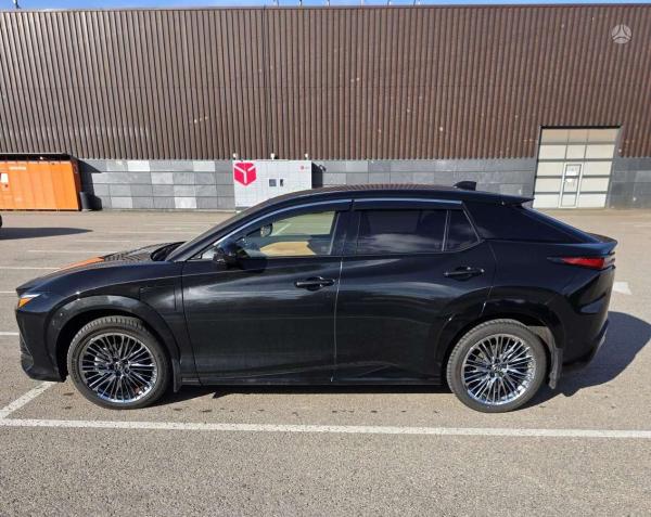 Black Lexus RZ 450e 2024 in Vilnius, with an engine capacity of 0.00 L and mileage of 55 thousand km for 45500 €, photo 4 on AUTOMOTO.COM.LV