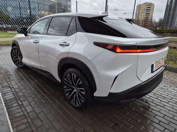 Lexus RZ 450e 2024 Viļņa vietnē Zils Lexus RZ 450e 2024 Viļņa, ar dzinēja tilpumu 0.00 L un nobraukumu 9 tūkst. km par 42990 €, foto 6 vietnē AUTOMOTO.COM.LV