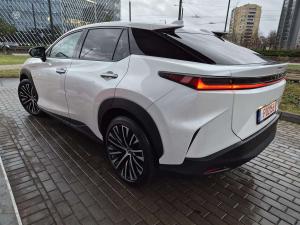Zils Lexus RZ 450e 2024 Viļņa, ar dzinēja tilpumu 0.00 L un nobraukumu 9 tūkst. km par 42990 €, foto 6 vietnē AUTOMOTO.COM.LV