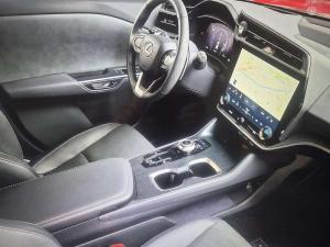 Zils Lexus RZ 450e 2024 Viļņa, ar dzinēja tilpumu 0.00 L un nobraukumu 9 tūkst. km par 42990 €, foto 7 vietnē AUTOMOTO.COM.LV
