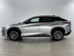 Pelēks Lexus RZ 450e 2025 Viļņa, ar dzinēja tilpumu 0.00 L un nobraukumu 10 tūkst. km par 49900 €, foto 4 vietnē AUTOMOTO.COM.LV