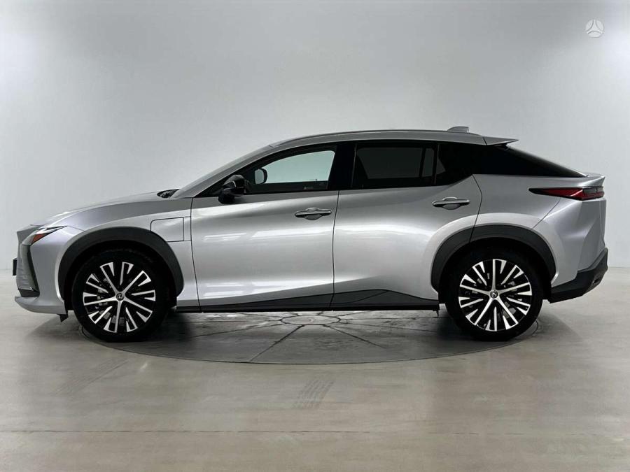 Pelēks Lexus RZ 450e 2025 Viļņa, ar dzinēja tilpumu 0.00 L un nobraukumu 10 tūkst. km par 49900 €, foto 4 vietnē AUTOMOTO.COM.LV