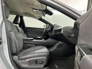 Pelēks Lexus RZ 450e 2025 Viļņa, ar dzinēja tilpumu 0.00 L un nobraukumu 10 tūkst. km par 49900 €, foto 7 vietnē AUTOMOTO.COM.LV