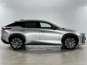 Pelēks Lexus RZ 450e 2025 Viļņa, ar dzinēja tilpumu 0.00 L un nobraukumu 10 tūkst. km par 49900 €, foto 17 vietnē AUTOMOTO.COM.LV