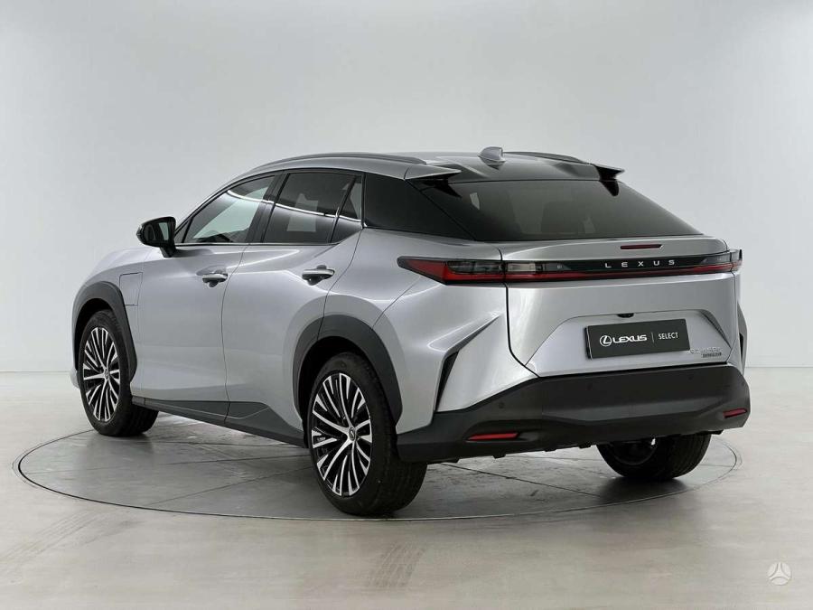 Pelēks Lexus RZ 450e 2025 Viļņa, ar dzinēja tilpumu 0.00 L un nobraukumu 10 tūkst. km par 49900 €, foto 18 vietnē AUTOMOTO.COM.LV