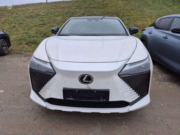White Lexus RZ 450e 2024 in Vilnius, with an engine capacity of 0.00 L and mileage of 21 thousand km for 48888 €, photo 2 on AUTOMOTO.COM.LV