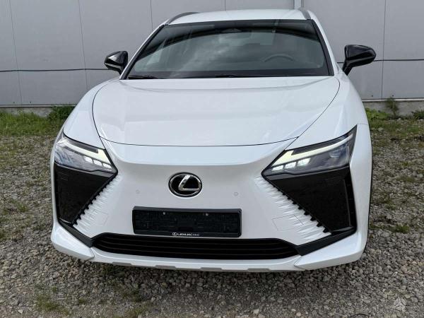 Lexus RZ 450e 2024 KauÅa vietnÄ Balts Lexus RZ 450e 2024 KauÅa, ar dzinÄja tilpumu 0.00 L un nobraukumu 112 tÅ«kst. km par 31500 ā¬, foto 3 vietnÄ AUTOMOTO.COM.LV