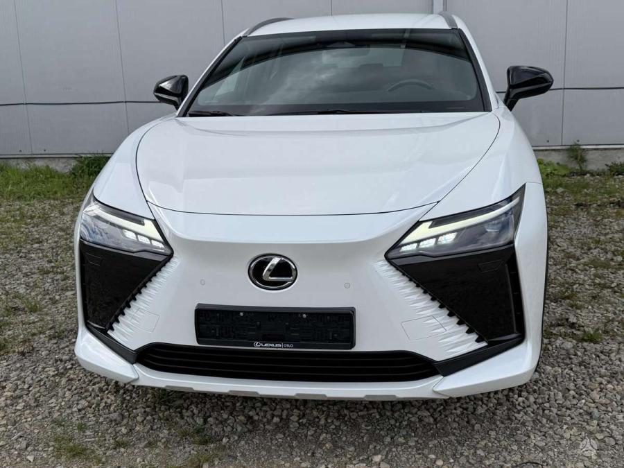 Balts Lexus RZ 450e 2024 Kauņa, ar dzinēja tilpumu 0.00 L un nobraukumu 112 tūkst. km par 31500 €, foto 3 vietnē AUTOMOTO.COM.LV
