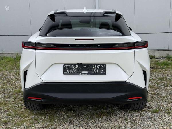 Lexus RZ 450e 2024 KauÅa vietnÄ Balts Lexus RZ 450e 2024 KauÅa, ar dzinÄja tilpumu 0.00 L un nobraukumu 112 tÅ«kst. km par 31500 ā¬, foto 6 vietnÄ AUTOMOTO.COM.LV