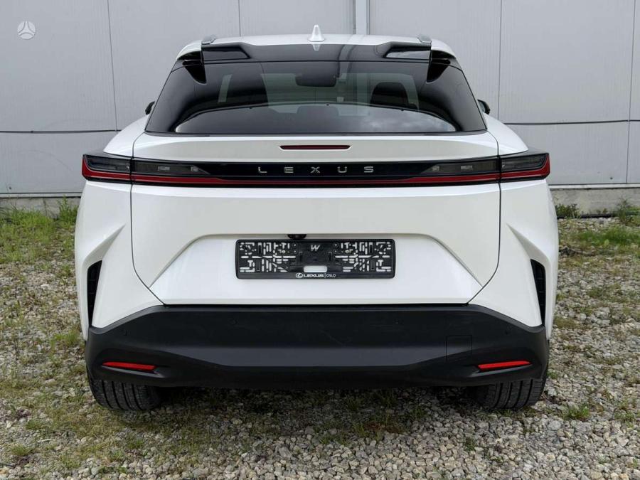 Balts Lexus RZ 450e 2024 Kauņa, ar dzinēja tilpumu 0.00 L un nobraukumu 112 tūkst. km par 31500 €, foto 6 vietnē AUTOMOTO.COM.LV