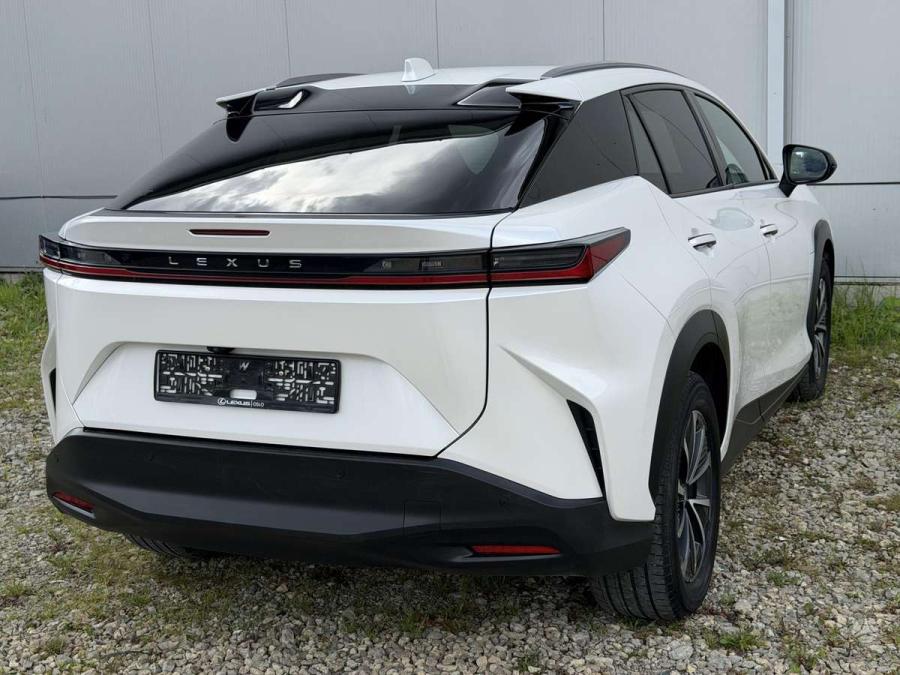 Balts Lexus RZ 450e 2024 Kauņa, ar dzinēja tilpumu 0.00 L un nobraukumu 112 tūkst. km par 31500 €, foto 7 vietnē AUTOMOTO.COM.LV