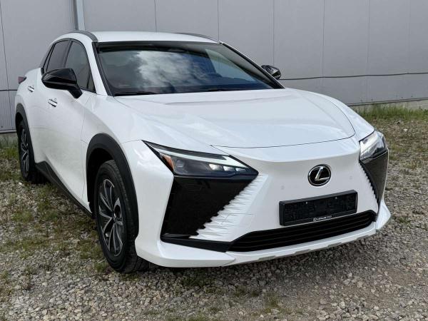 White Lexus RZ 450e 2024 in Kaunas, with an engine capacity of 0.00 L and mileage of 112 thousand km for 39325 €, photo 4 on AUTOMOTO.COM.LV