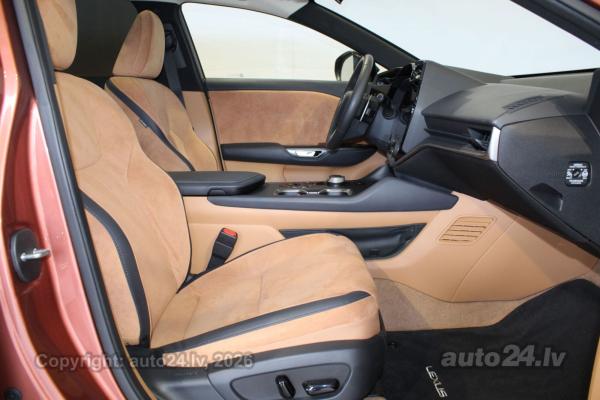 Brūns Lexus RZ 2024 Tallina, ar dzinēja tilpumu 0.00 L un nobraukumu 28 tūkst. km par 52990 €, foto 6 vietnē AUTOMOTO.COM.LV