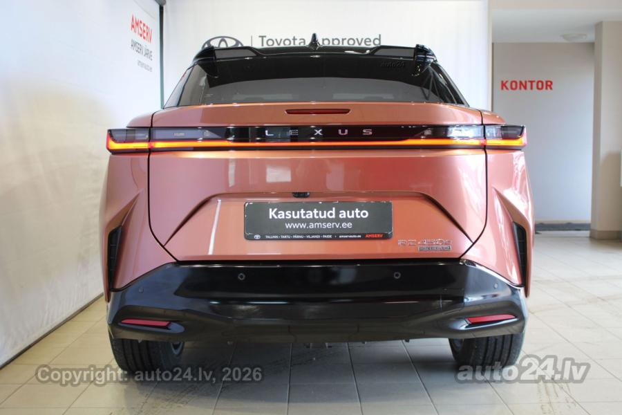 Brūns Lexus RZ 2024 Tallina, ar dzinēja tilpumu 0.00 L un nobraukumu 28 tūkst. km par 52990 €, foto 5 vietnē AUTOMOTO.COM.LV
