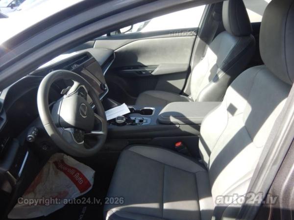 Pelēks Lexus RZ 2025 Tallina, ar dzinēja tilpumu 0.00 L un nobraukumu 4 tūkst. km par 47000 €, foto 5 vietnē AUTOMOTO.COM.LV