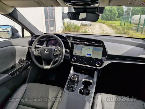 Grey Lexus RZ 2025 in Tallinn, with an engine capacity of 0.00 L and mileage of 4 thousand km for 47000 €, photo 8 on AUTOMOTO.COM.LV