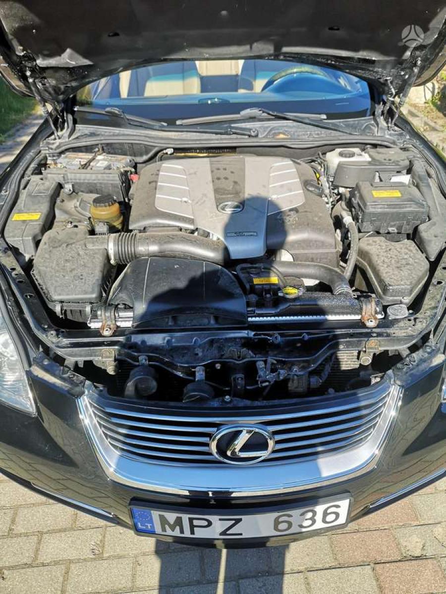 Black Lexus SC 430 2007 in Vilnius, with an engine capacity of 4.29 L and mileage of 133 thousand km for 12750 €, photo 11 on AUTOMOTO.COM.LV