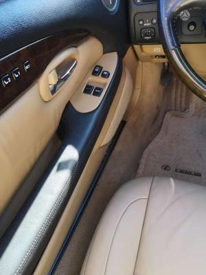 Black Lexus SC 430 2007 in Vilnius, with an engine capacity of 4.29 L and mileage of 133 thousand km for 12750 €, photo 12 on AUTOMOTO.COM.LV