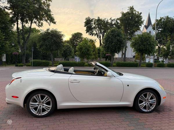 White Lexus SC 430 2003 in Vilnius, with an engine capacity of 4.29 L and mileage of 48 thousand km for 14500 €, photo 4 on AUTOMOTO.COM.LV