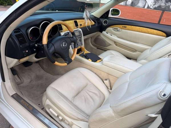 White Lexus SC 430 2003 in Vilnius, with an engine capacity of 4.29 L and mileage of 48 thousand km for 14500 €, photo 8 on AUTOMOTO.COM.LV