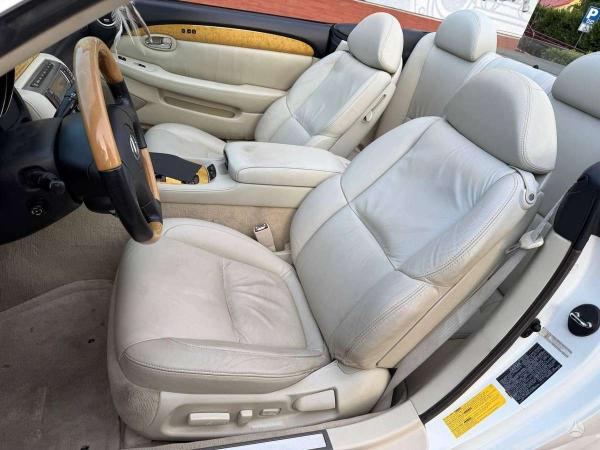 White Lexus SC 430 2003 in Vilnius, with an engine capacity of 4.29 L and mileage of 48 thousand km for 14500 €, photo 9 on AUTOMOTO.COM.LV