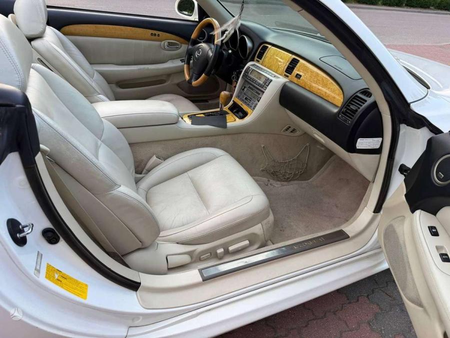 White Lexus SC 430 2003 in Vilnius, with an engine capacity of 4.29 L and mileage of 48 thousand km for 14500 €, photo 14 on AUTOMOTO.COM.LV