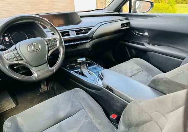 Melns Lexus UX 250h 2019 Kauņa, ar dzinēja tilpumu 1.99 L un nobraukumu 134 tūkst. km par 19999 €, foto 2 vietnē AUTOMOTO.COM.LV