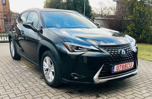 Black Lexus UX 250h 2019 in Kaunas, with an engine capacity of 1.99 L and mileage of 134 thousand km for 19999 €, photo 3 on AUTOMOTO.COM.LV