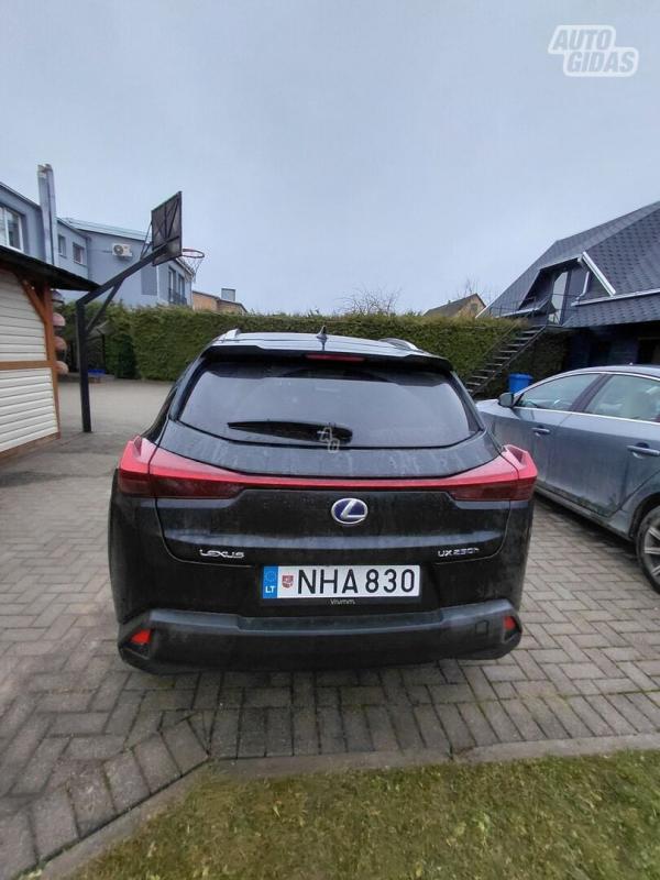 Melns Lexus UX 250h 2019 Šauļi, ar dzinēja tilpumu 2.00 L un nobraukumu 89 tūkst. km par 21800 €, foto 6 vietnē AUTOMOTO.COM.LV