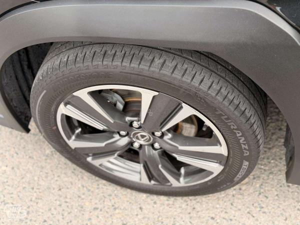 Melns Lexus UX 250h 2019 Viļņa, ar dzinēja tilpumu 2.00 L un nobraukumu 135 tūkst. km par 22950 €, foto 9 vietnē AUTOMOTO.COM.LV