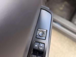 Black Lexus UX 250h 2019 in Vilnius, with an engine capacity of 1.99 L and mileage of 135 thousand km for 22500 €, photo 14 on AUTOMOTO.COM.LV