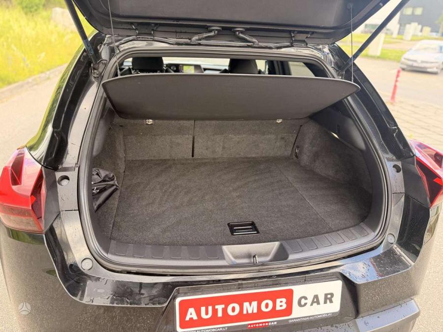 Black Lexus UX 250h 2019 in Vilnius, with an engine capacity of 1.99 L and mileage of 135 thousand km for 22500 €, photo 18 on AUTOMOTO.COM.LV