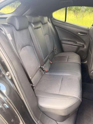 Black Lexus UX 250h 2019 in Vilnius, with an engine capacity of 1.99 L and mileage of 135 thousand km for 22500 €, photo 19 on AUTOMOTO.COM.LV